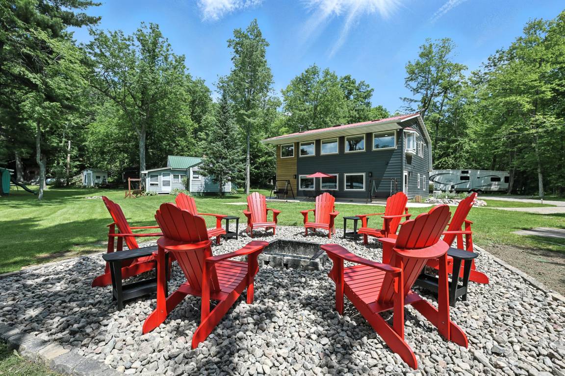 227 M² House ∙ 1 Bedroom ∙ 14 Guests - How, WI