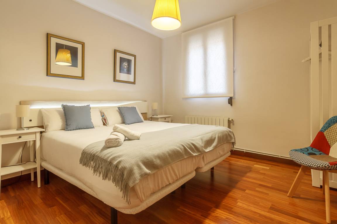 72 M² Apartment ∙ 2 Bedrooms ∙ 4 Guests - Bilbao Airport (BIO)