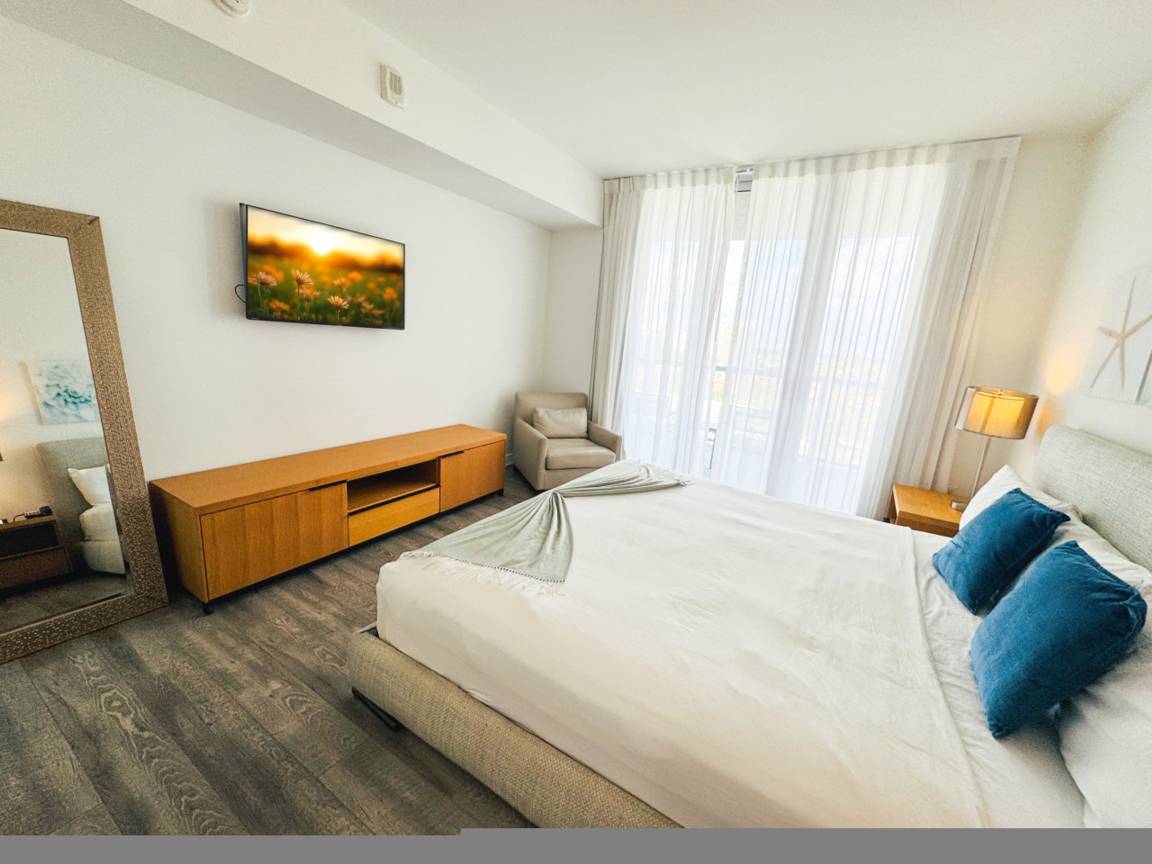 Apartment ∙ 1 Bedroom ∙ 2 Guests - Hallandale Beach, FL