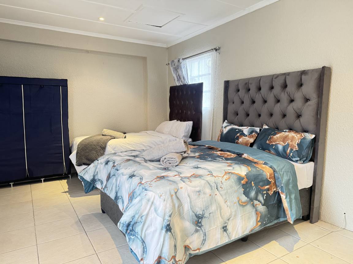 21 M² Private Room ∙ 1 Bedroom ∙ 4 Guests - Alberton