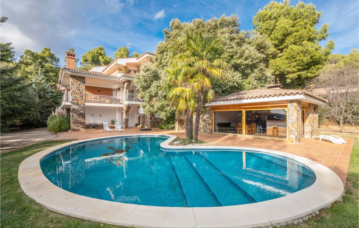 257 M² Casa ∙ 6 Habitaciones ∙ 10 Huéspedes - Castellar del Vallès