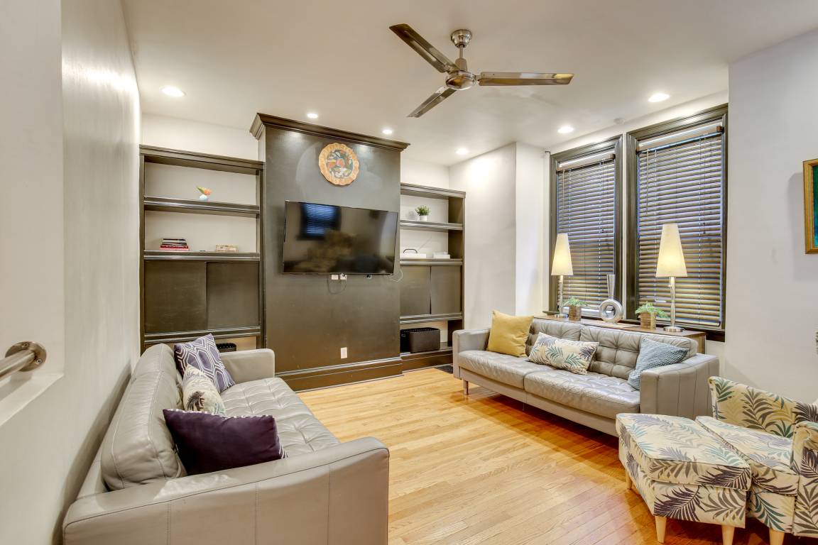 116 M² House ∙ 2 Bedrooms ∙ 4 Guests - St. Louis, MO