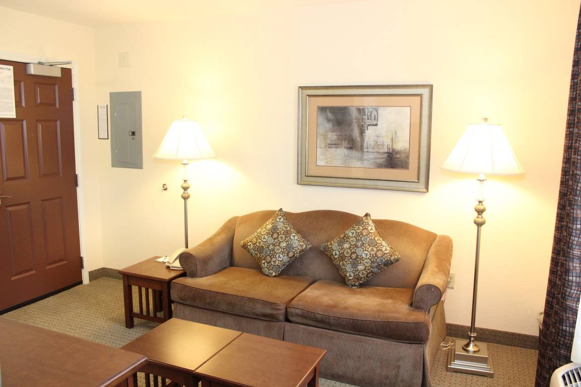 Condo ∙ 1 Bedroom ∙ 4 Guests - Oak Creek, WI