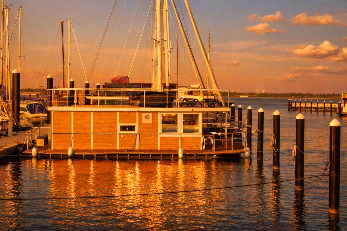 30 M² Hausboot ∙ 1 Schlafzimmer ∙ 3 Gäste - Stralsund