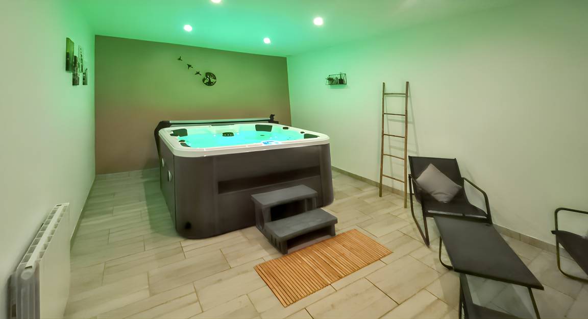 200 M² Maison De Vacances ∙ 5 Chambres ∙ 12 Personnes - Indre