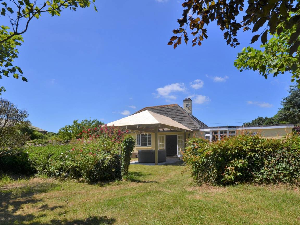 Cottage ∙ 2 Bedrooms ∙ 4 Guests - Polzeath Beach