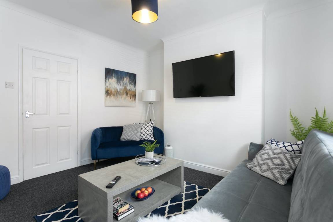 90 M² House ∙ 2 Bedrooms ∙ 5 Guests - Chesterfield
