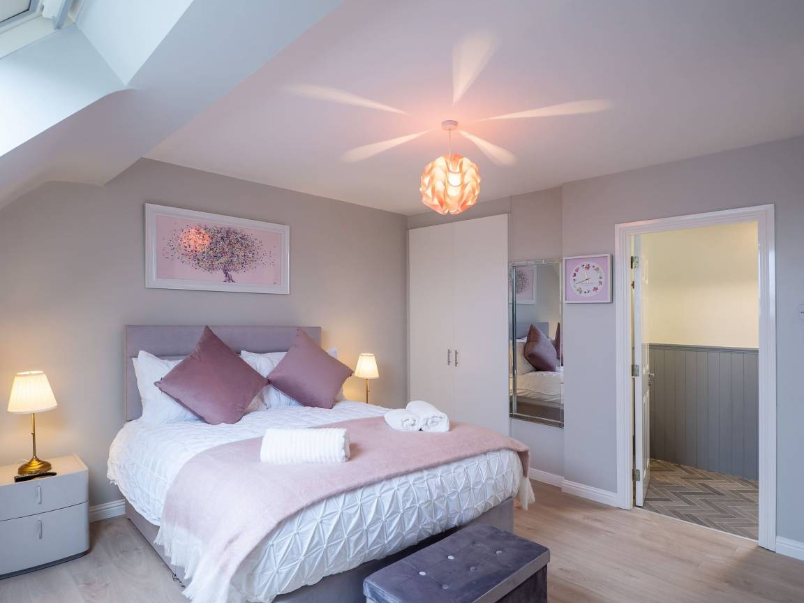 102 M² Apartment ∙ 3 Bedrooms ∙ 6 Guests - Clifden