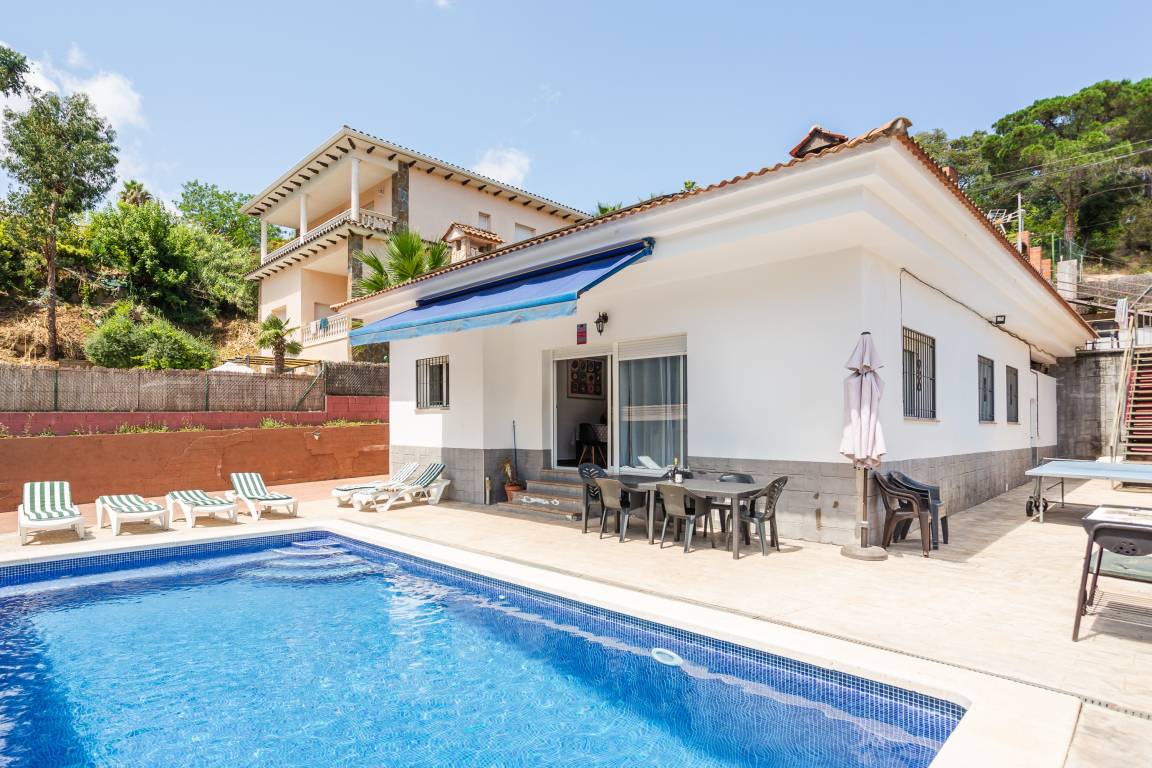 130 M² Villa ∙ 4 Chambres ∙ 9 Personnes - Lloret de Mar