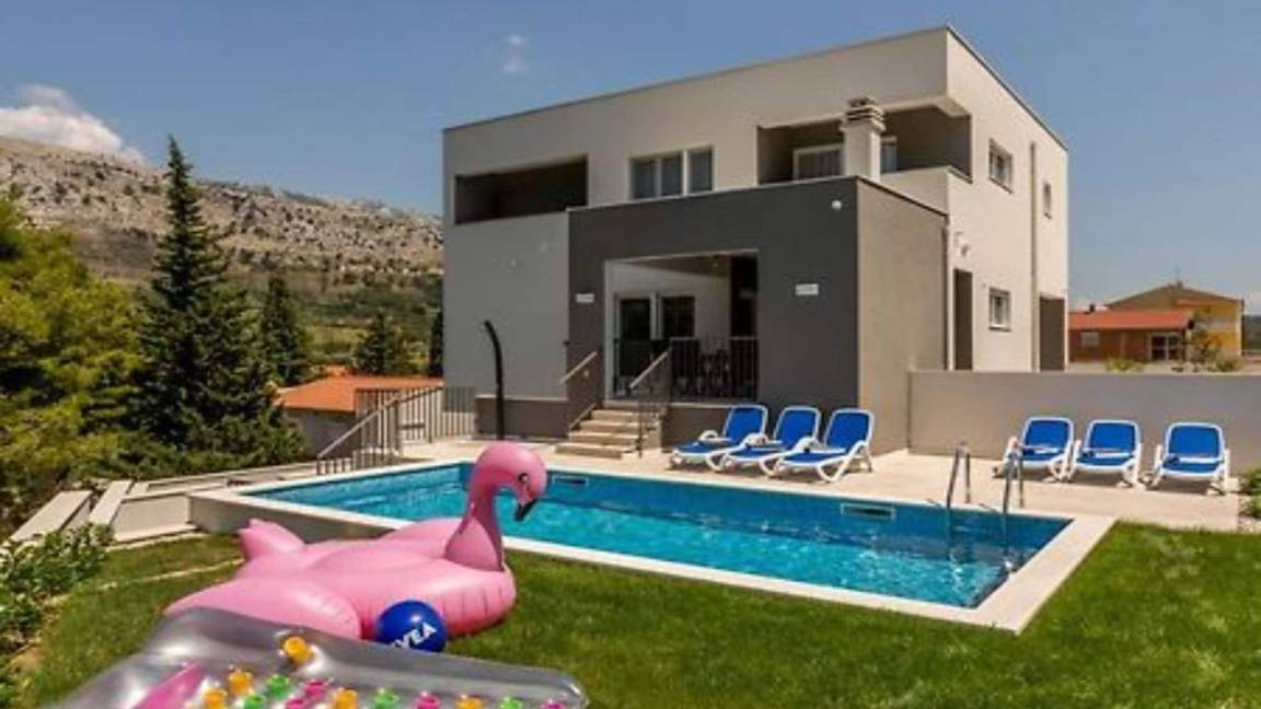 400 M² Apartment ∙ 4 Bedrooms ∙ 8 Guests - Podstrana