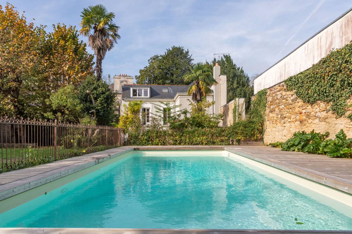 240 M² House ∙ 5 Bedrooms ∙ 9 Guests - Nantes