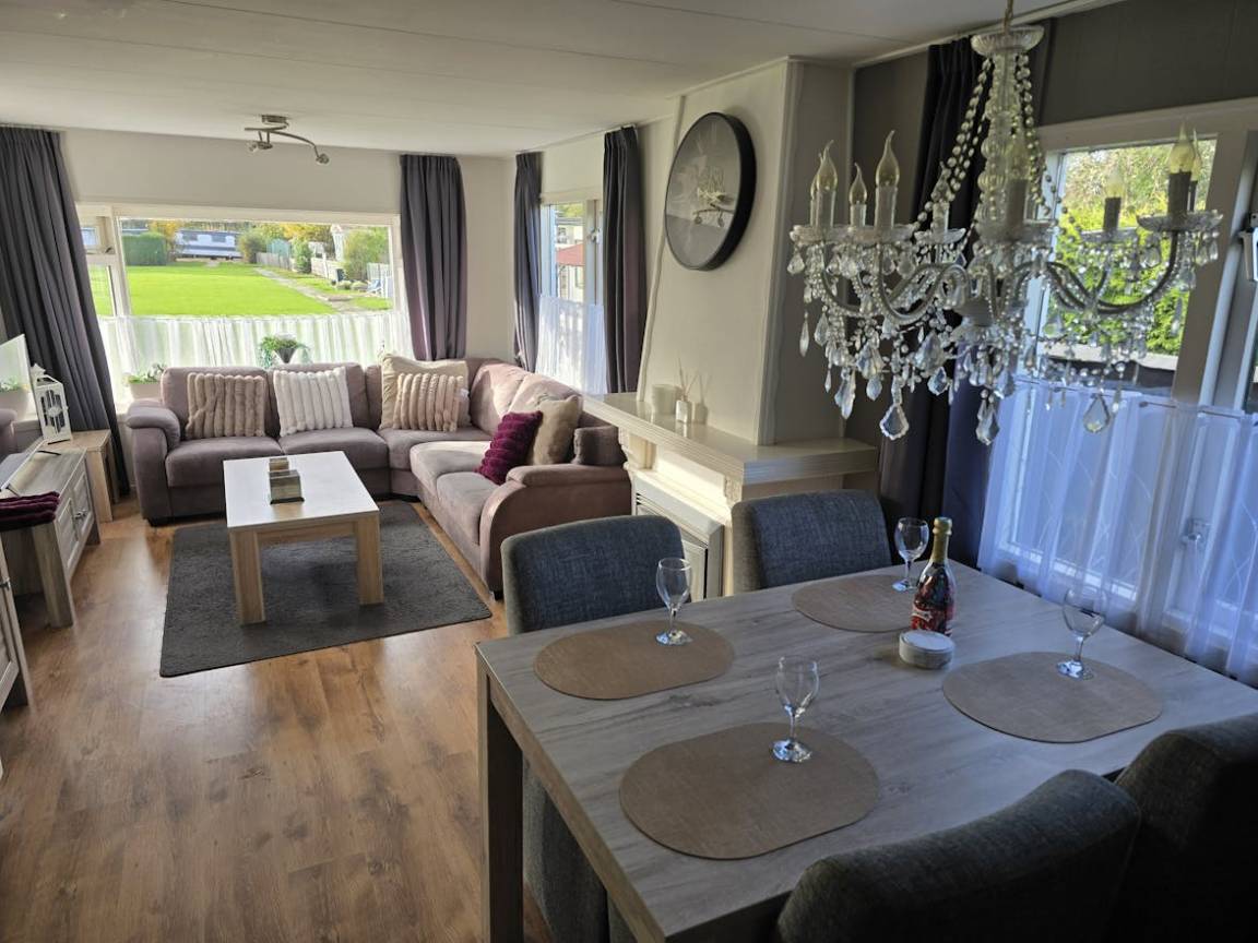 124 M² House ∙ 2 Bedrooms ∙ 4 Guests - Dokkum