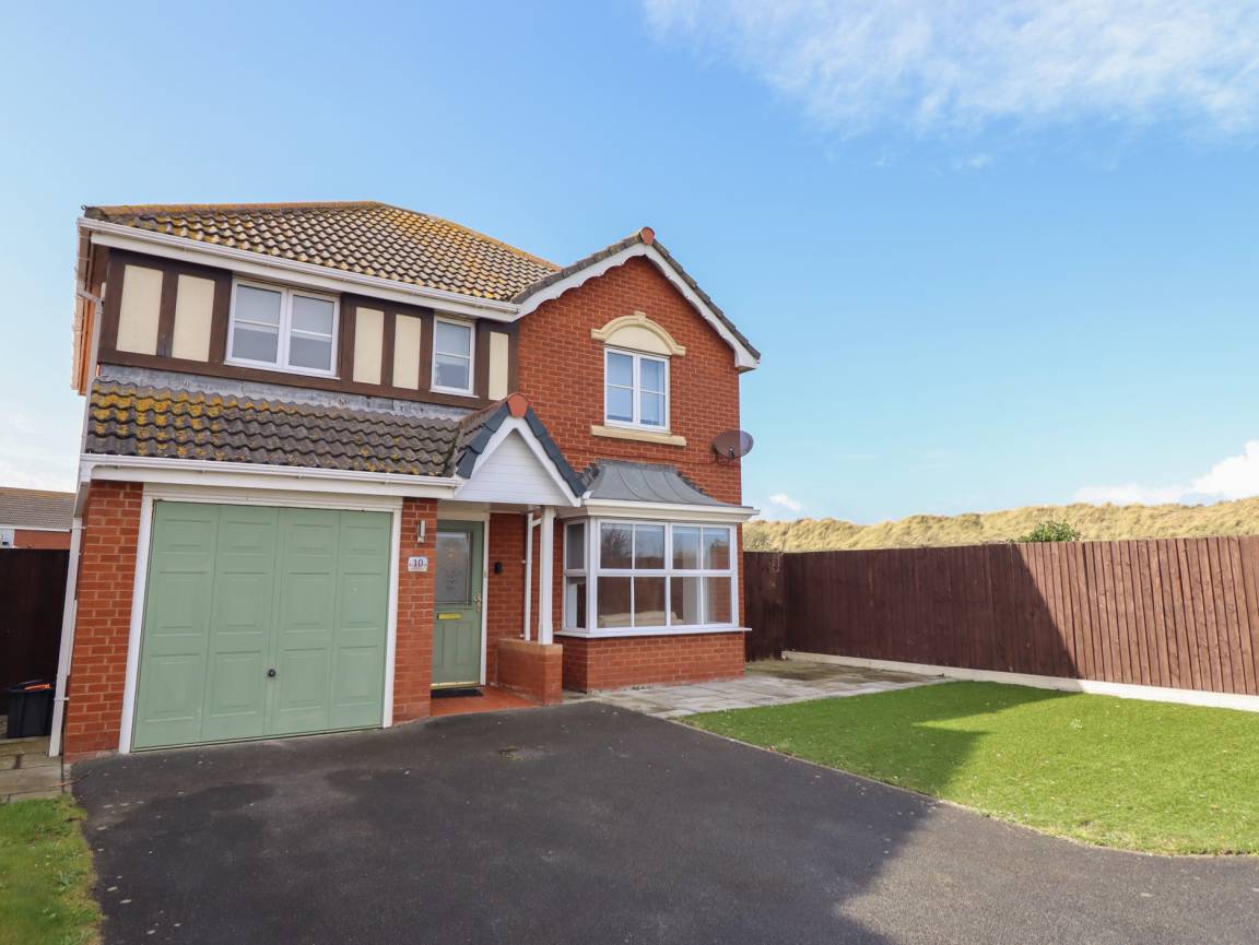 Cottage ∙ 4 Bedrooms ∙ 8 Guests - Prestatyn