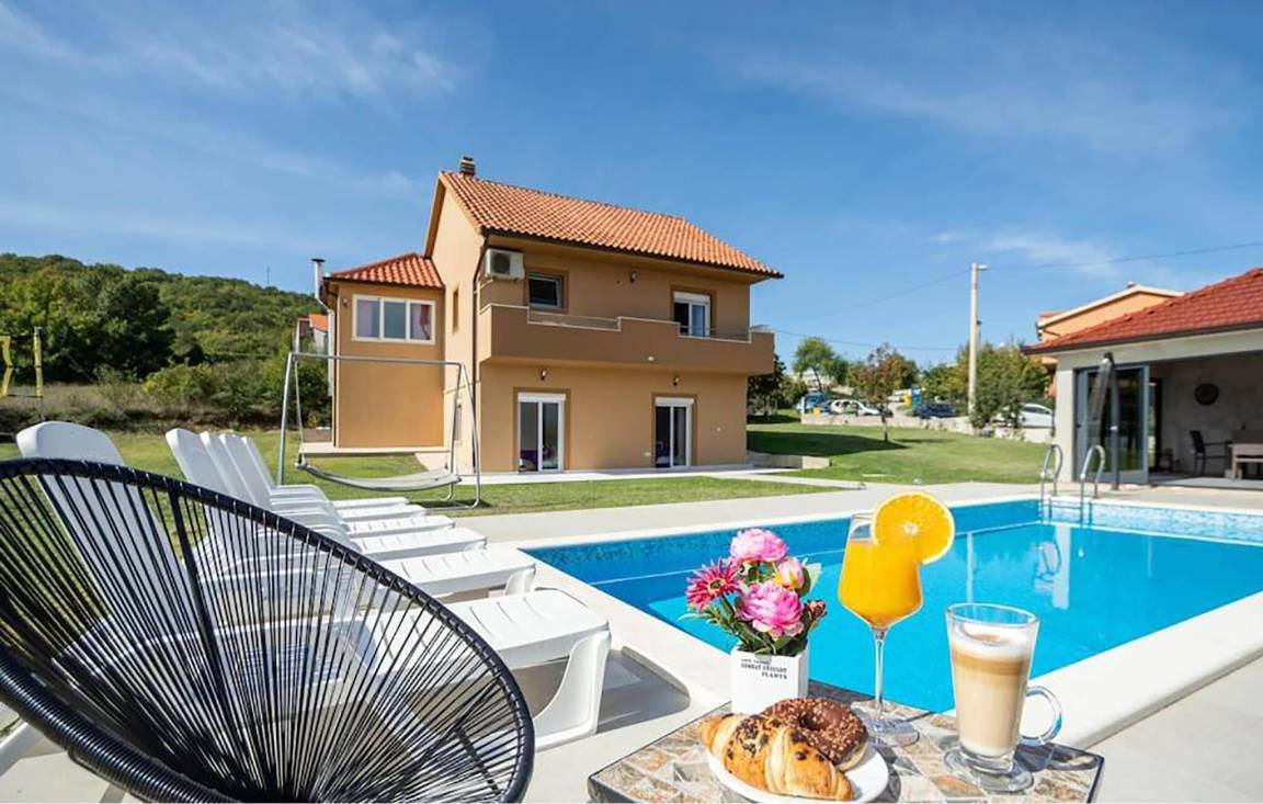 250 M² Maison De Vacances ∙ 4 Chambres ∙ 8 Personnes - Sinj