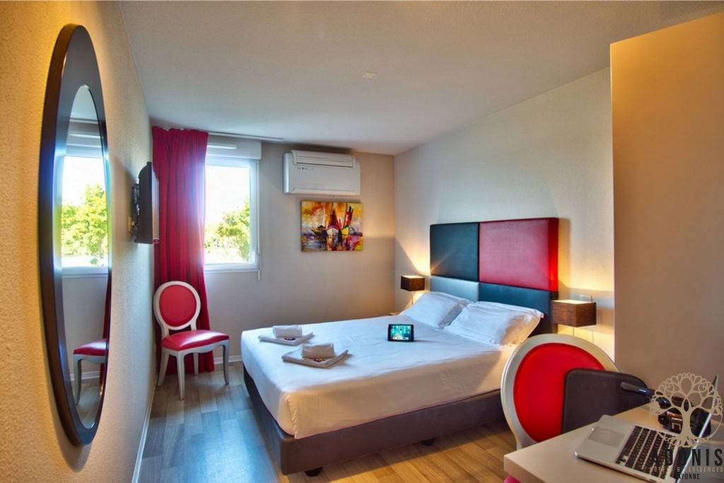 20 M² Hôtel ∙ 1 Chambre ∙ 2 Personnes - Bayonne