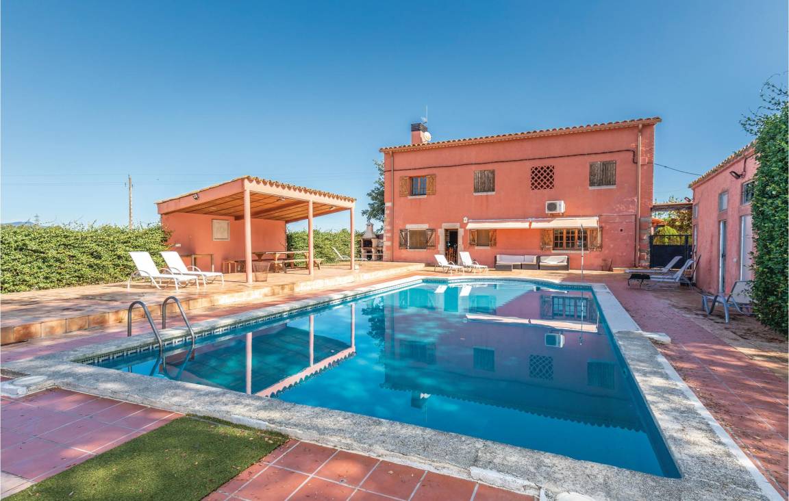 400 M² House ∙ 6 Bedrooms ∙ 15 Guests - Girona