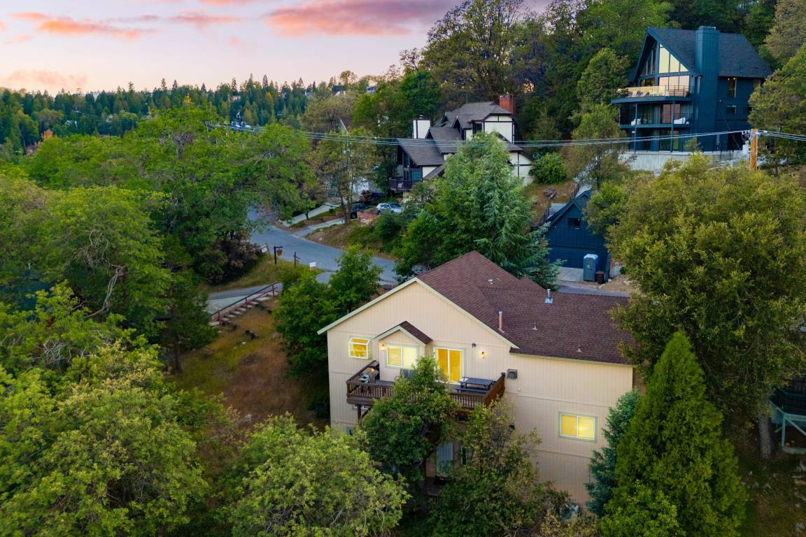 238 M² House ∙ 4 Bedrooms ∙ 10 Guests - Lake Arrowhead, CA