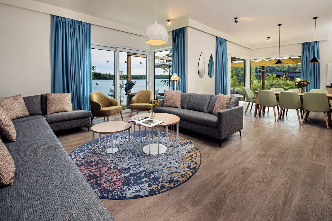 182 M² Caravan ∙ 6 Bedrooms ∙ 12 Guests - Maasmechelen