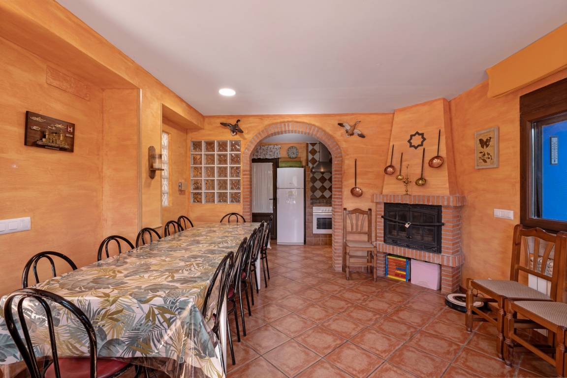 200 M² House ∙ 6 Bedrooms ∙ 15 Guests - Calamocha