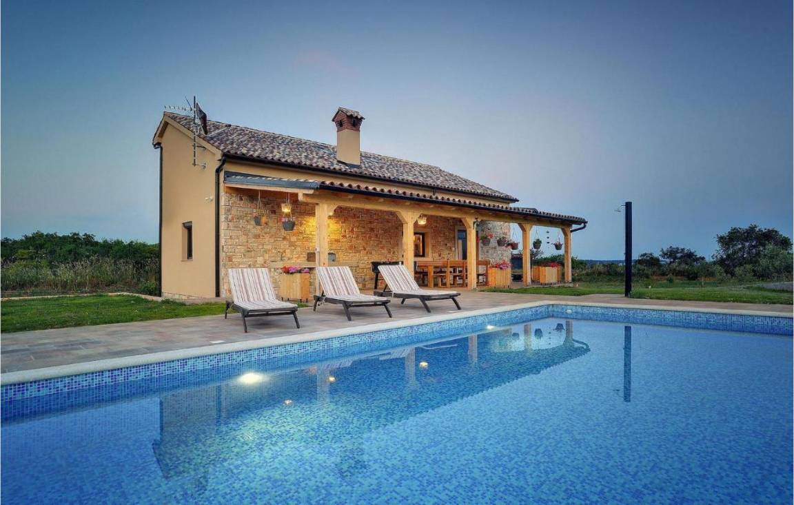 150 M² Villa ∙ 3 Bedrooms ∙ 7 Guests - Pula