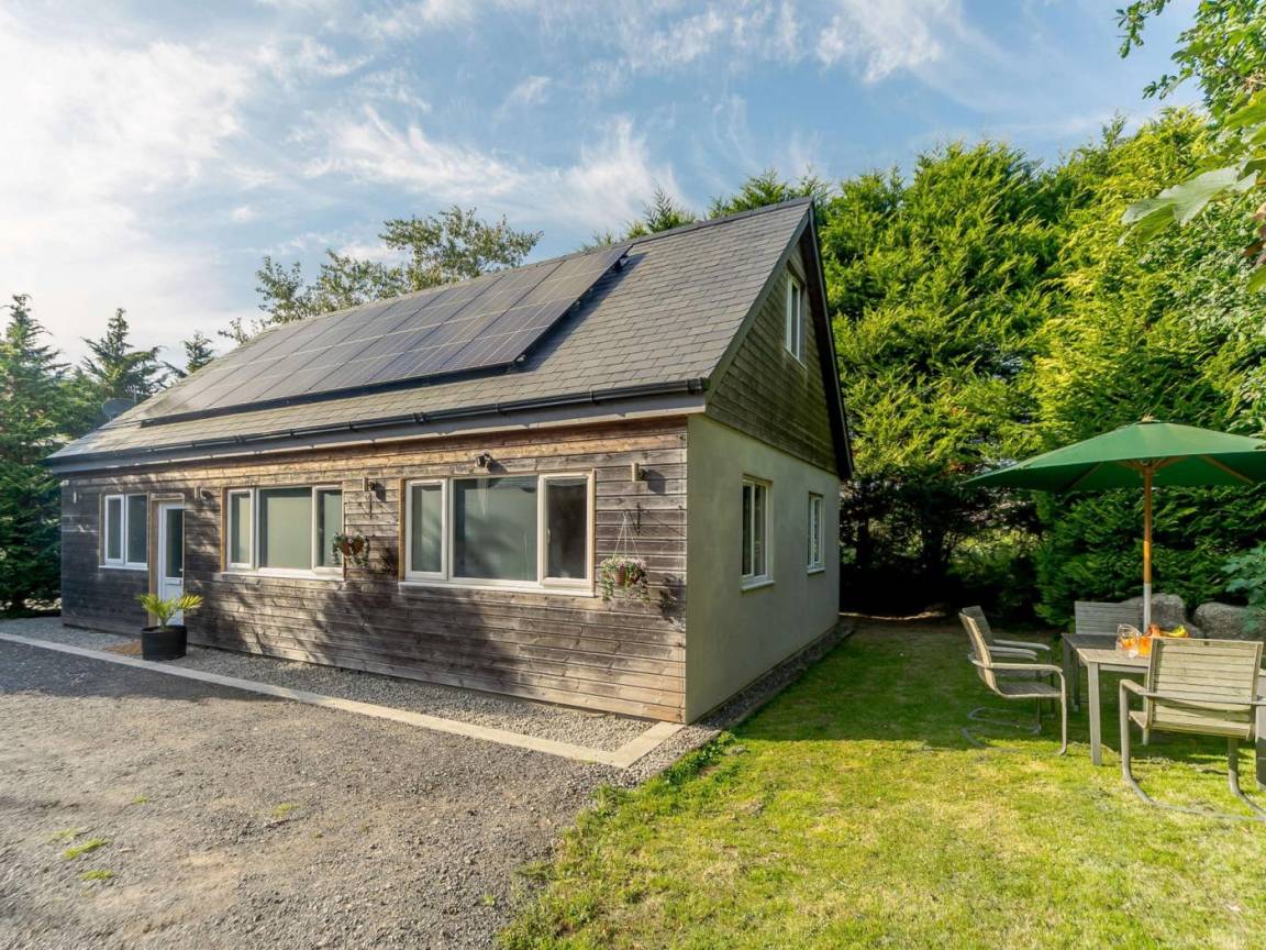 Cottage ∙ 3 Bedrooms ∙ 5 Guests - Troon