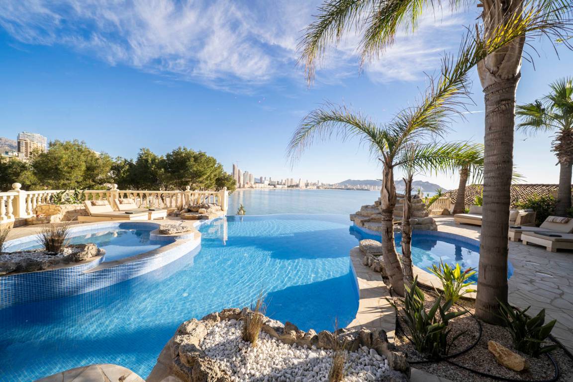 Villa ∙ 7 Bedrooms ∙ 14 Guests - Benidorm