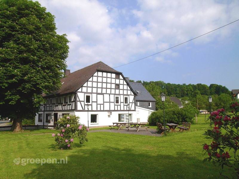 Ferienhaus ∙ 11 Schlafzimmer ∙ 30 Gäste - Schmallenberg