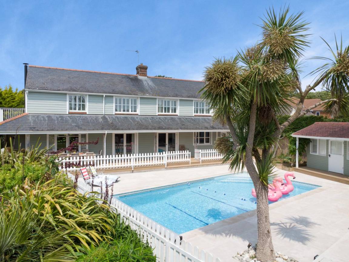 Cottage ∙ 9 Bedrooms ∙ 14 Guests - Bembridge