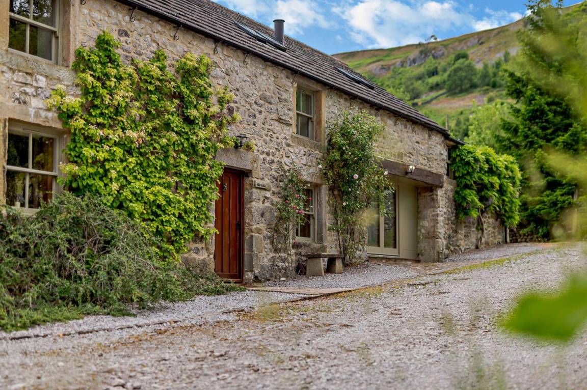Cottage ∙ 4 Bedrooms ∙ 8 Guests - Grassington