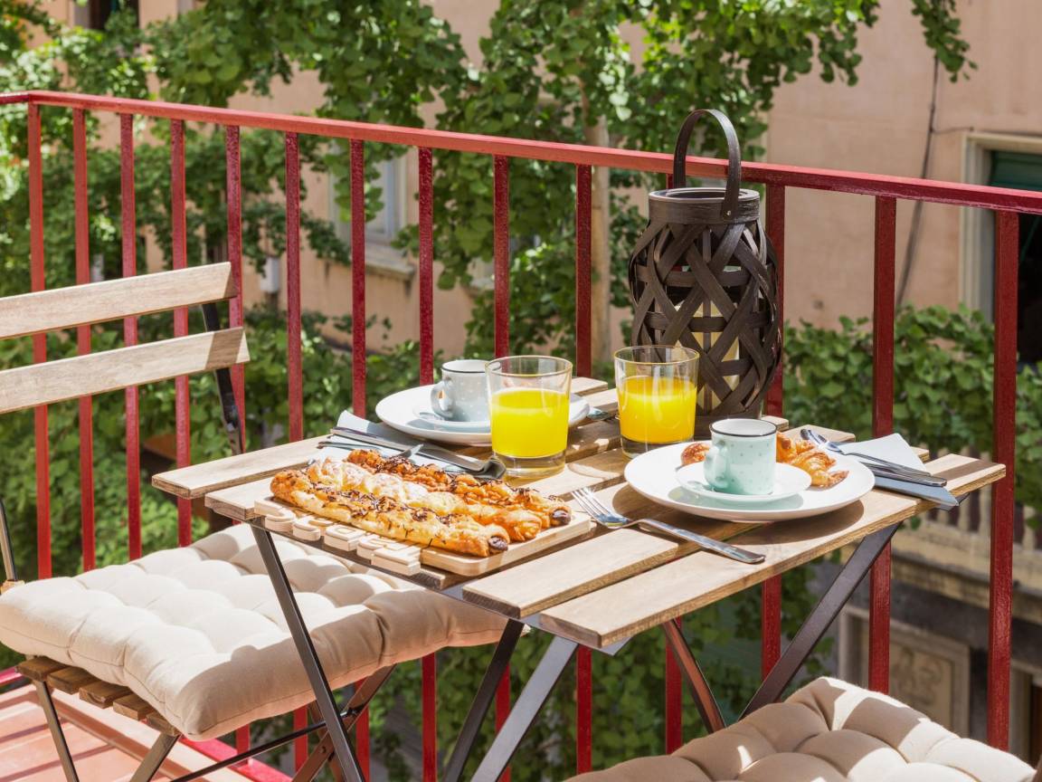 80 M² Apartment ∙ 4 Bedrooms ∙ 7 Guests - Mataró