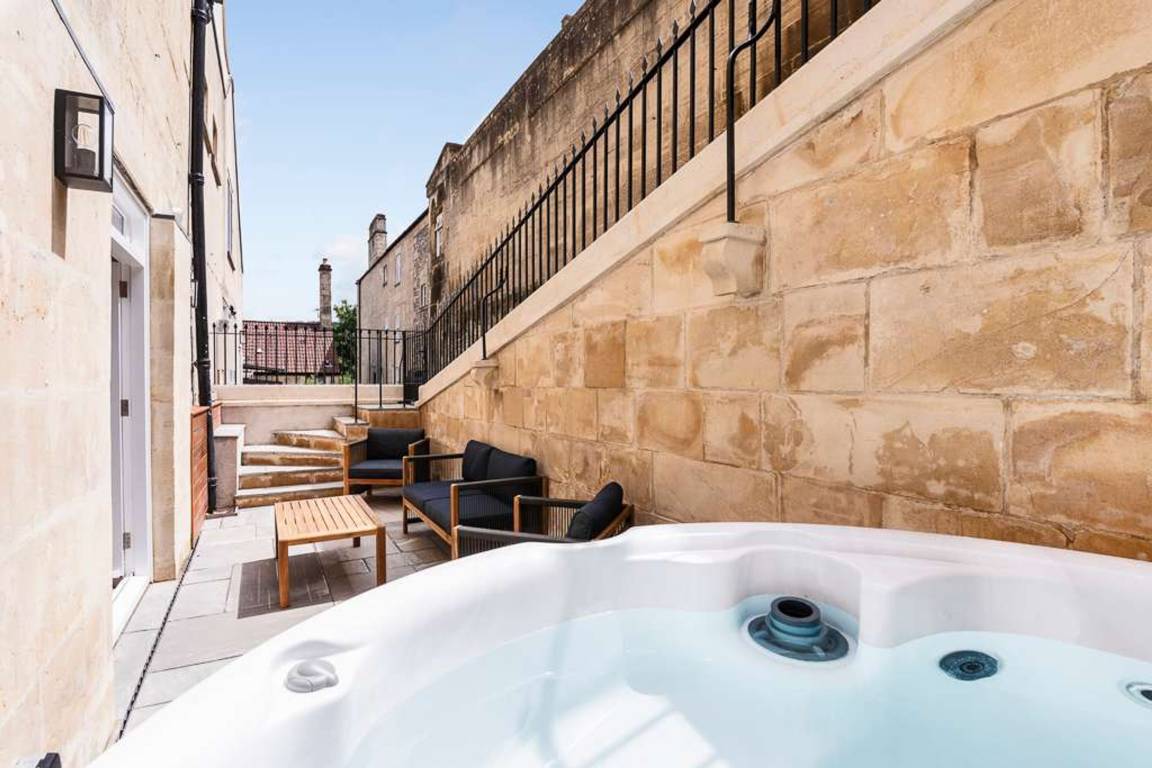Apartment ∙ 2 Bedrooms ∙ 7 Guests - Bath