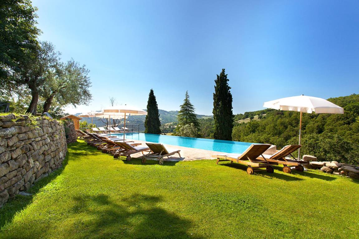 Villa Vacanza ∙ 9 Camere Da Letto ∙ 18 Ospiti - Gubbio
