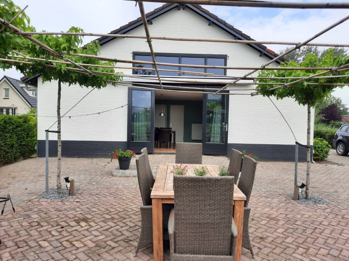 100 M² Huis ∙ 2 Slaapkamers ∙ 6 Gasten - Best