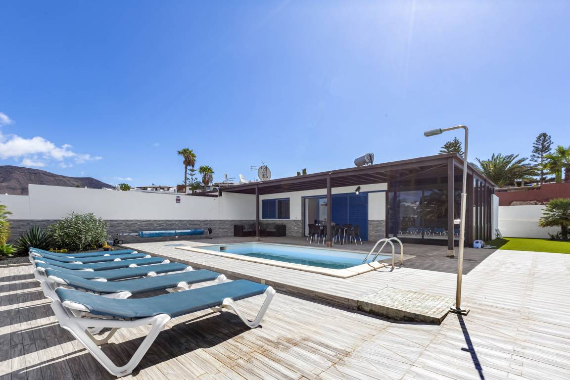 100 M² Villa ∙ 3 Bedrooms ∙ 6 Guests - Playa Blanca