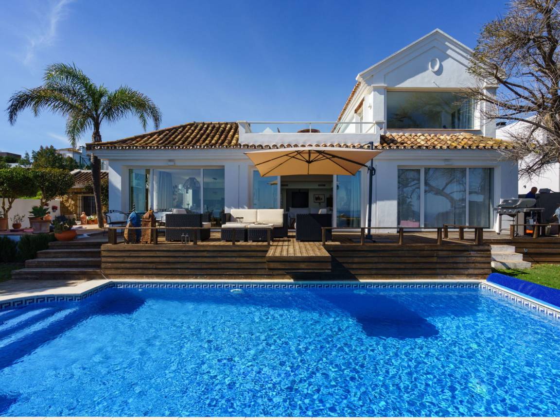 216 M² Villa ∙ 4 Makuuhuonetta ∙ 8 Vierasta - Manilva