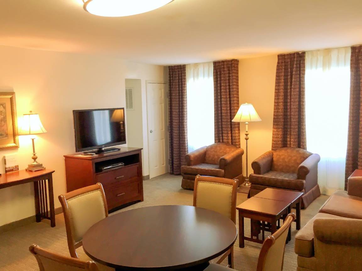 Condo ∙ 1 Bedroom ∙ 3 Guests - Novi, MI