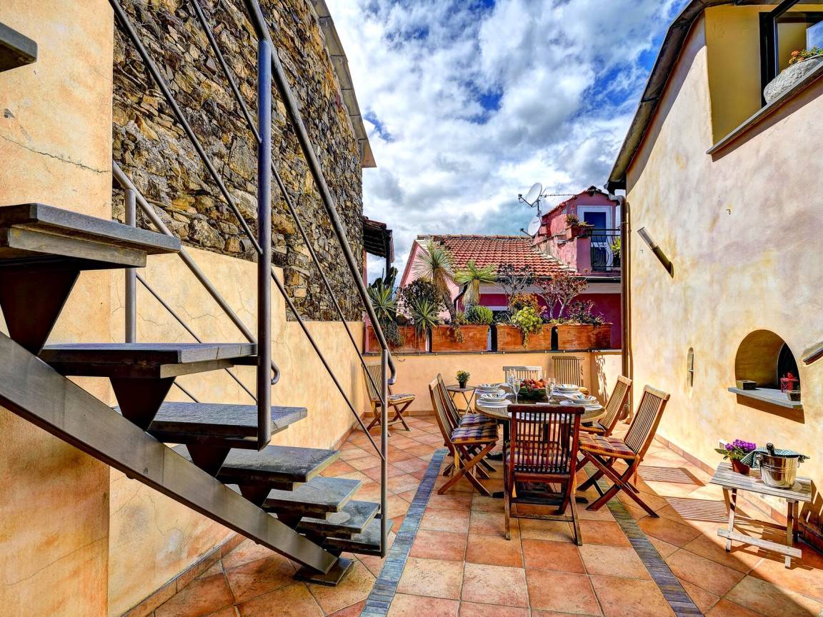 250 M² House ∙ 4 Bedrooms ∙ 10 Guests - Imperia