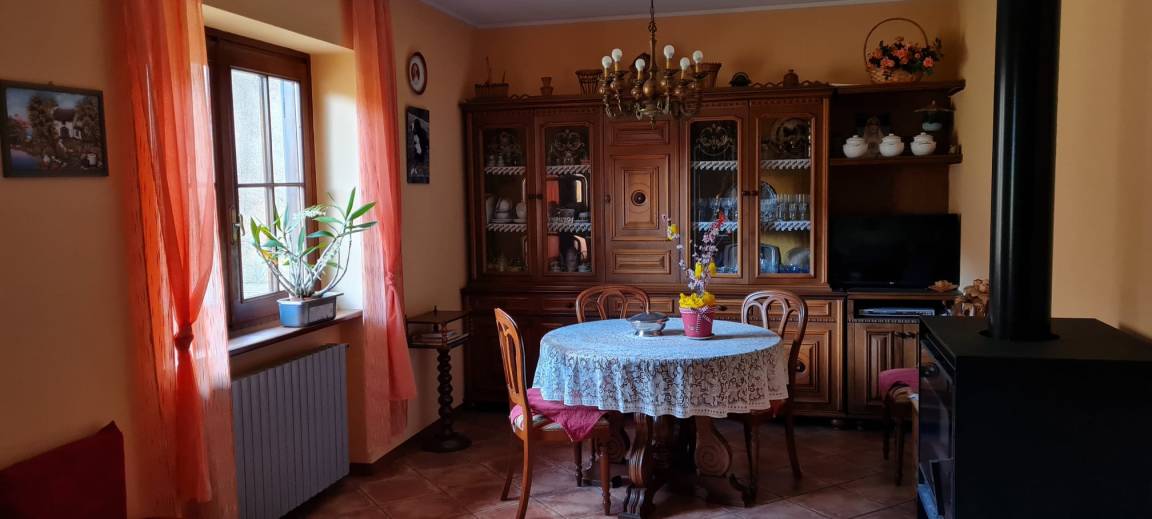 90 M² Villa Vacanza ∙ 1 Camera Da Letto ∙ 2 Ospiti - Domodossola