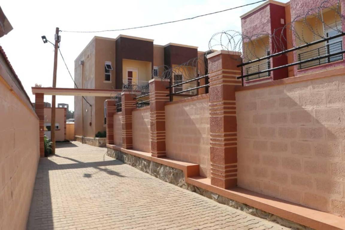 75 M² Apartment ∙ 2 Bedrooms ∙ 4 Guests - Kampala