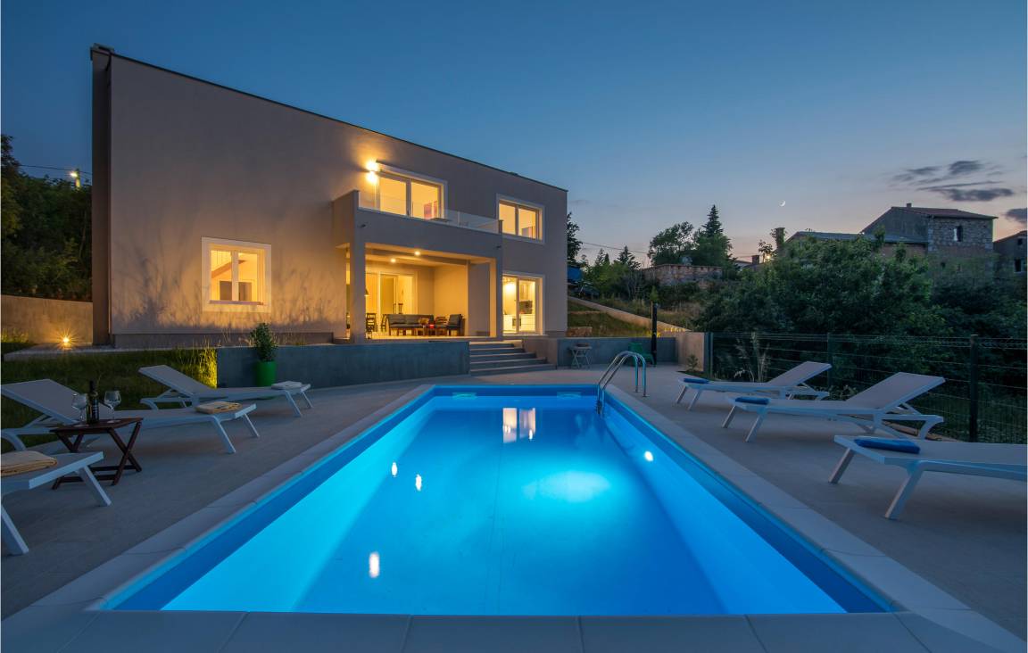 164 M² House ∙ 3 Bedrooms ∙ 8 Guests - Cres