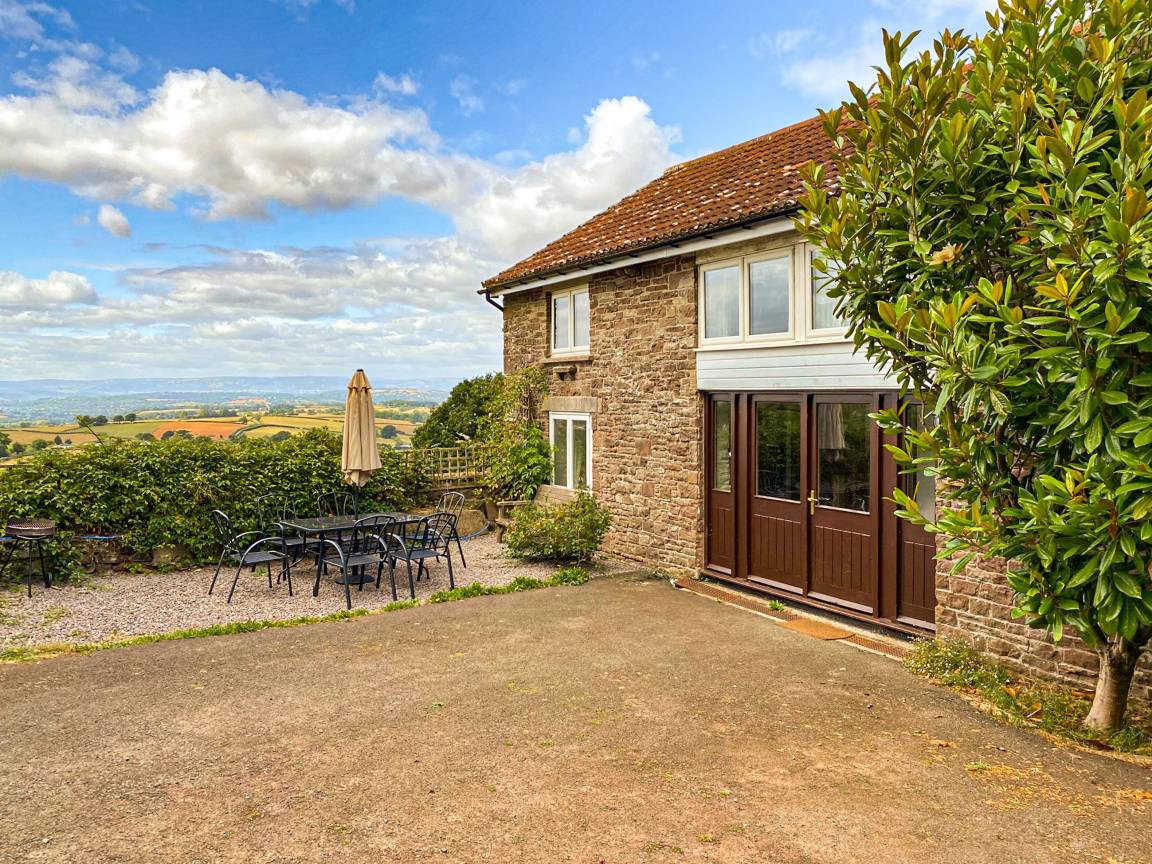 Cottage ∙ 3 Bedrooms ∙ 6 Guests - Usk