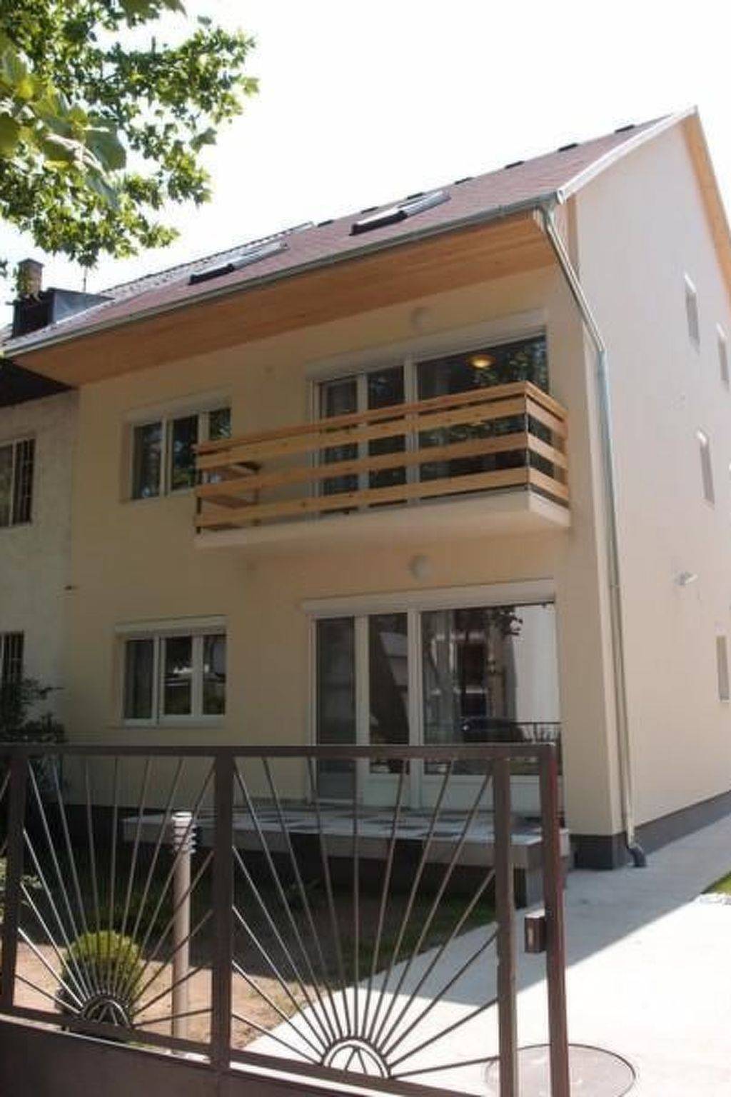 180 M² Ferienhaus ∙ 9 Schlafzimmer ∙ 24 Gäste - Siófok