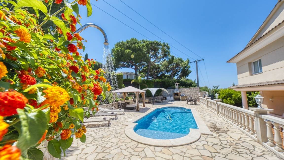 190 M² Villa ∙ 4 Bedrooms ∙ 10 Guests - Lloret de Mar