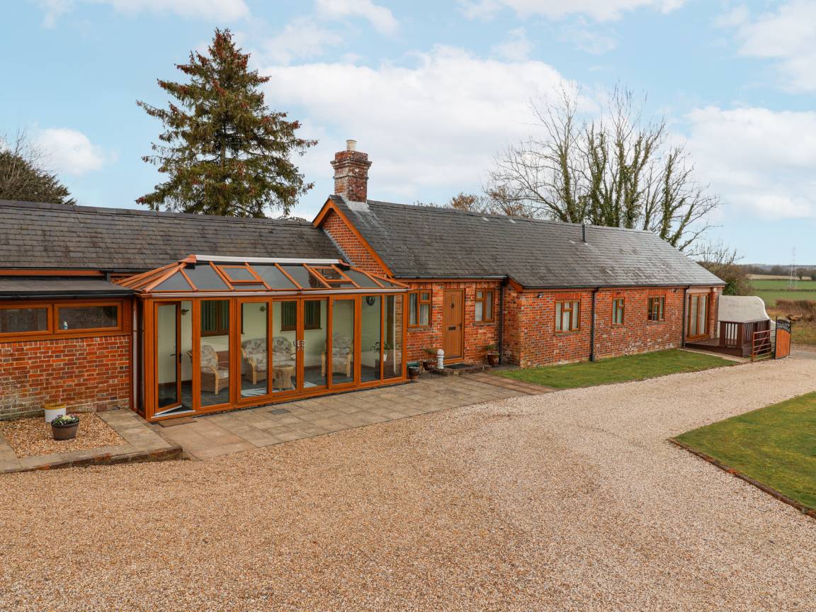Cottage ∙ 2 Bedrooms ∙ 4 Guests - Ringwood