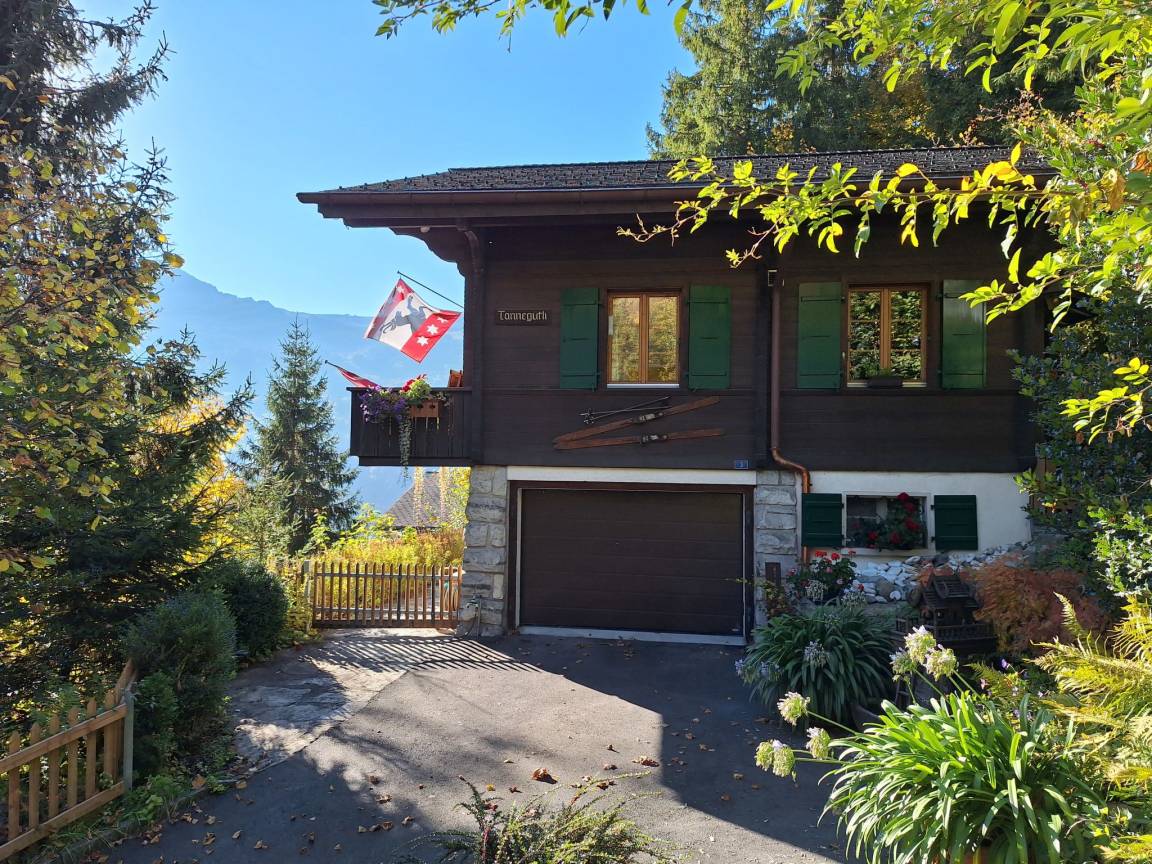 130 M² Ferienhaus ∙ 2 Schlafzimmer ∙ 5 Gäste - Brienz