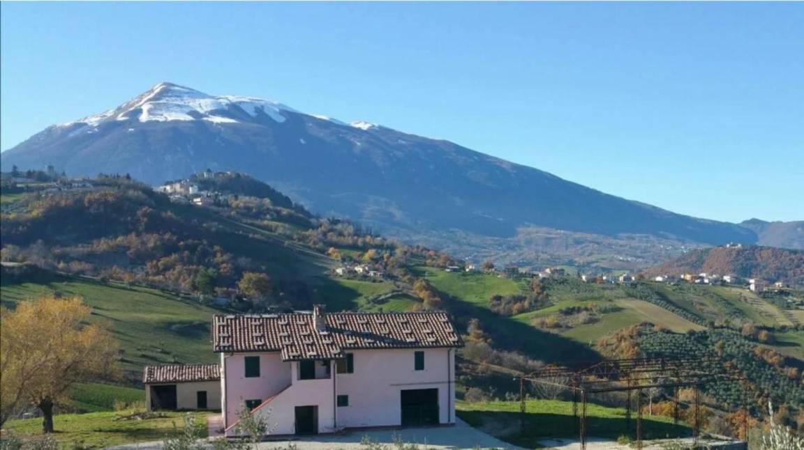 210 M² Talo ∙ 4 Makuuhuonetta ∙ 9 Vierasta - Ascoli Piceno
