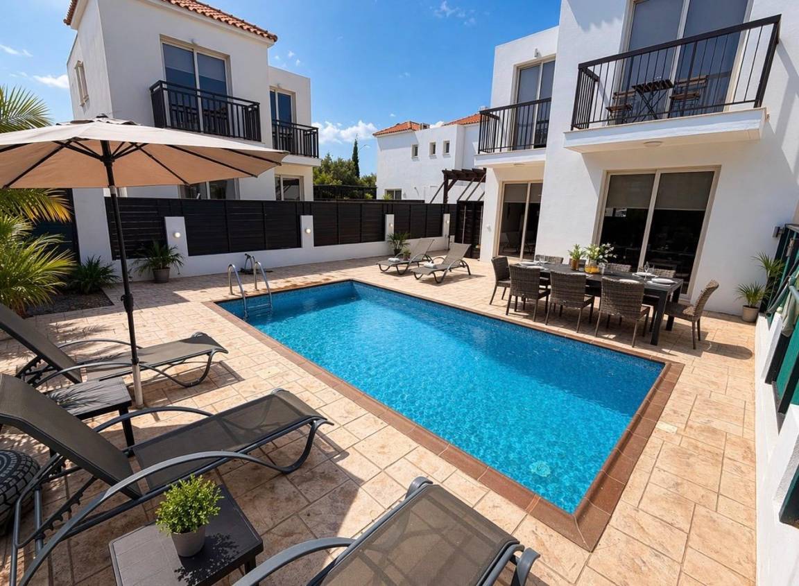 140 M² Villa ∙ 3 Bedrooms ∙ 6 Guests - Паралимни