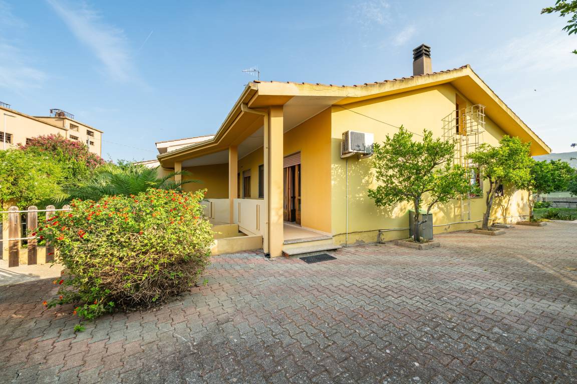 100 M² House ∙ 2 Bedrooms ∙ 5 Guests - South Sardinia