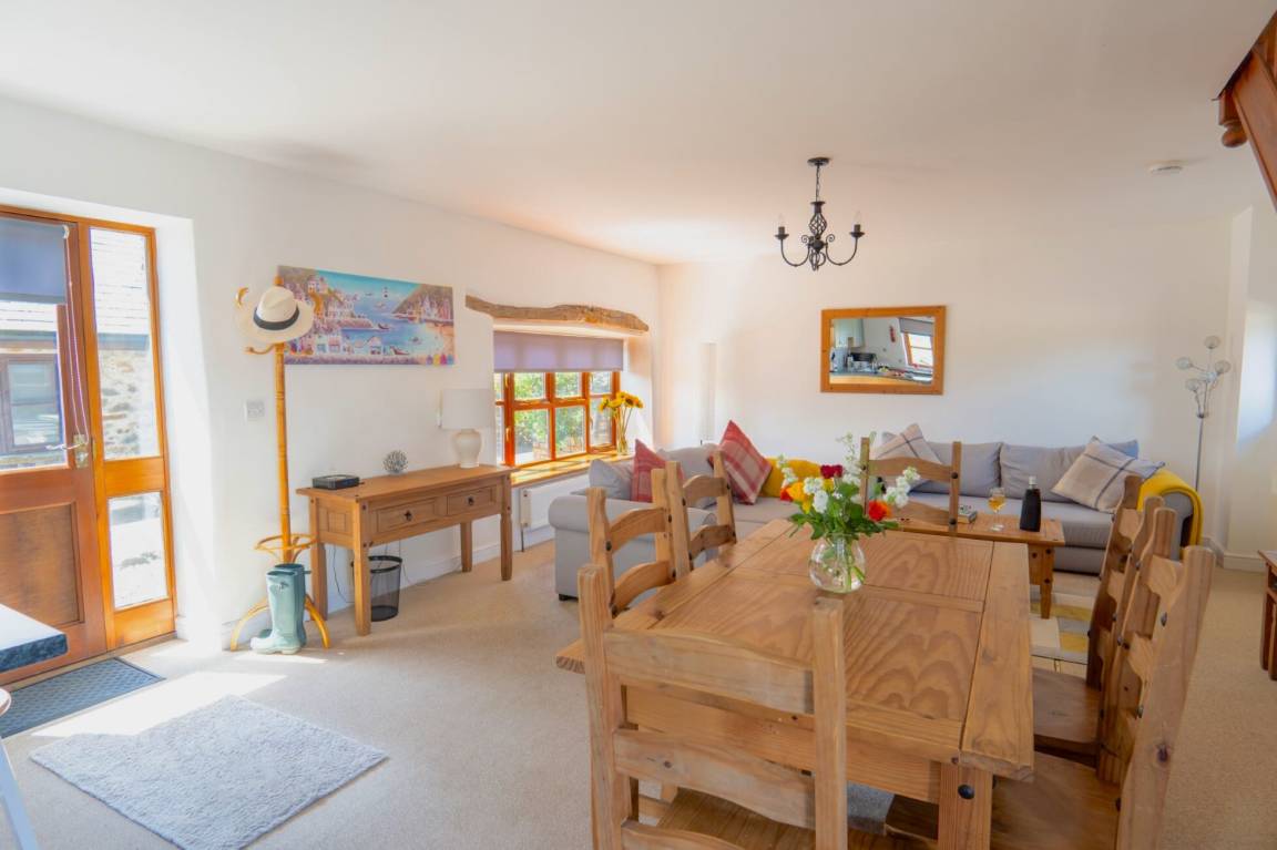 140 M² Cottage ∙ 3 Bedrooms ∙ 6 Guests -