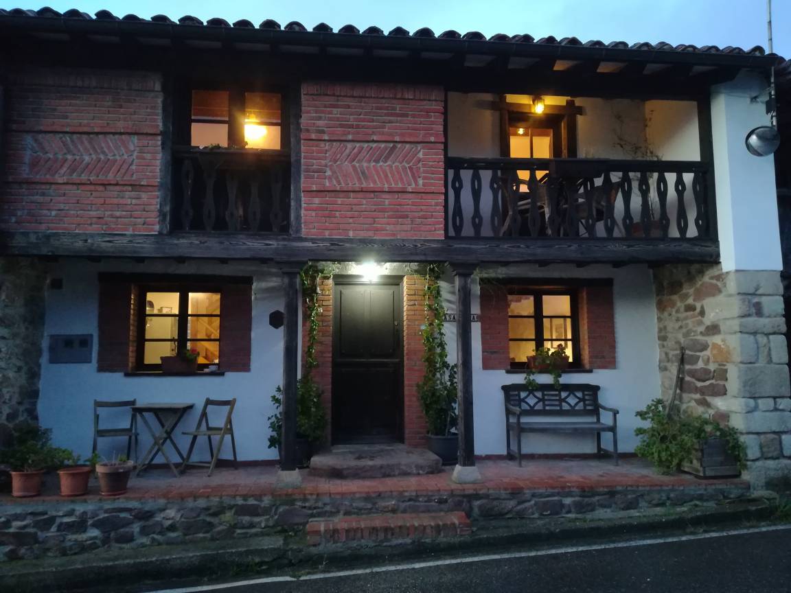 135 M² House ∙ 2 Bedrooms ∙ 4 Guests - Villaviciosa